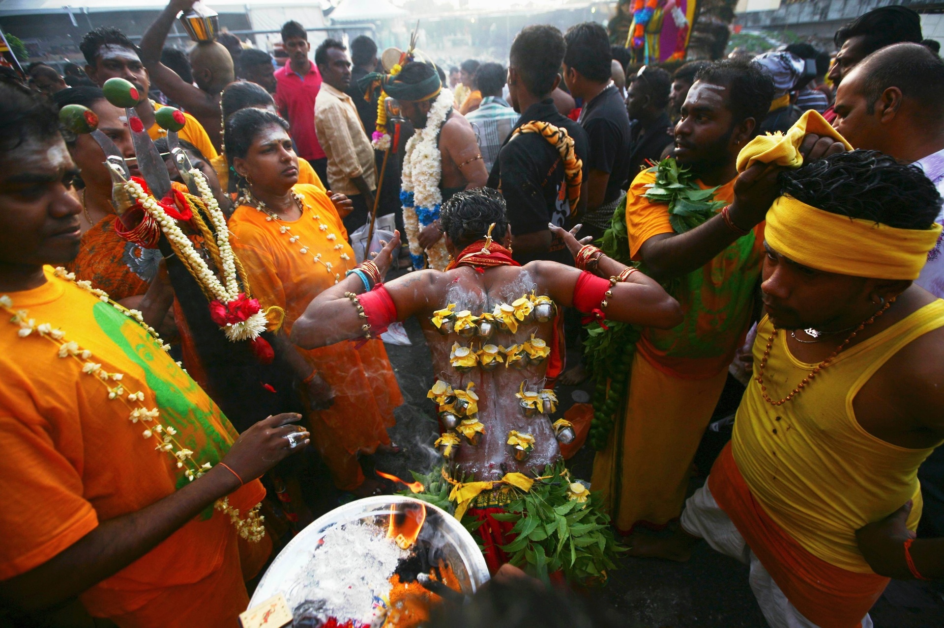 Fotos: Hindus celebram festival religioso perfurando o corpo - 17/01 ...