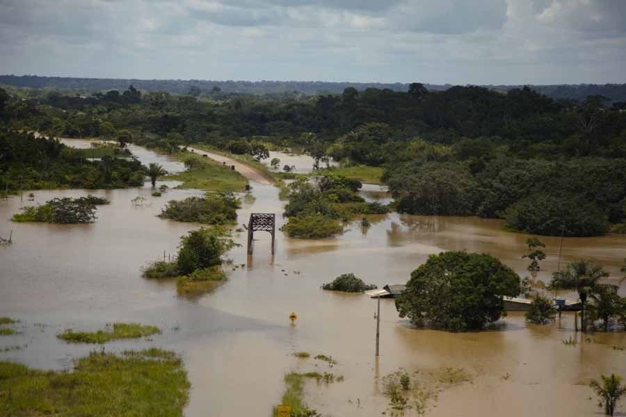 Nível do rio Madeira bate novo recorde; 1.200 pessoas estão fora de ...