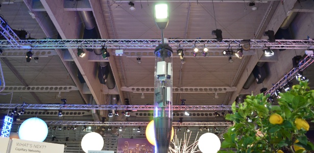 Poste 'inteligente' oferece acesso à internet móvel, além de iluminação ...