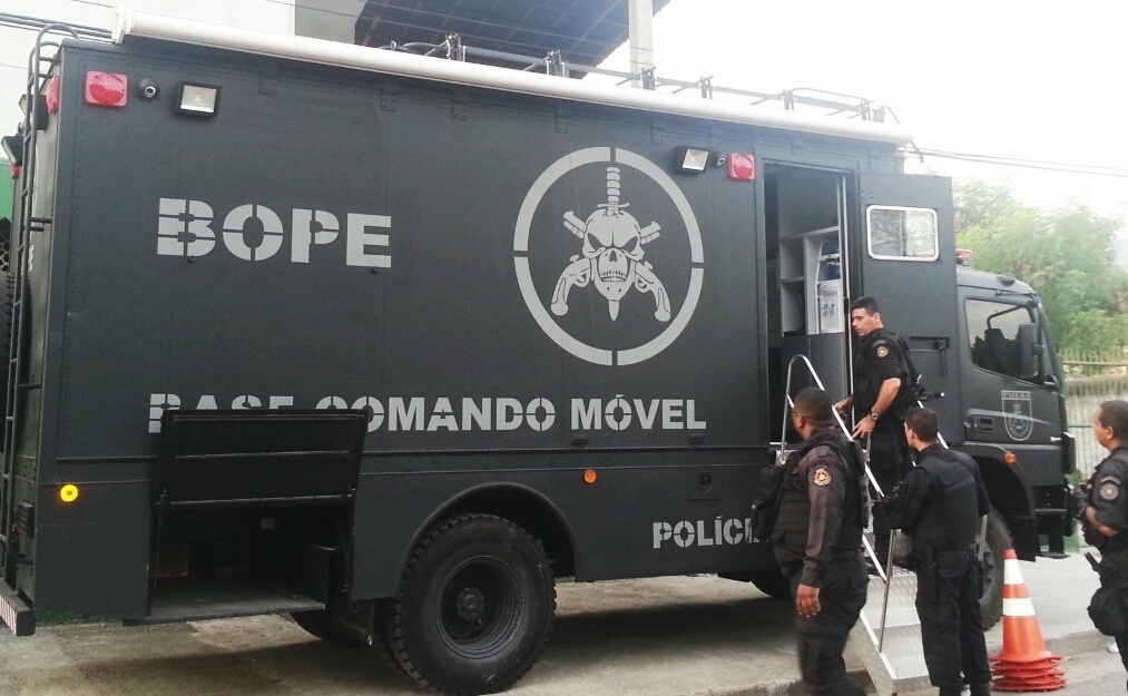 Em 20 minutos, Bope ocupa favelas da Vila Kennedy e da Metral, no Rio ...