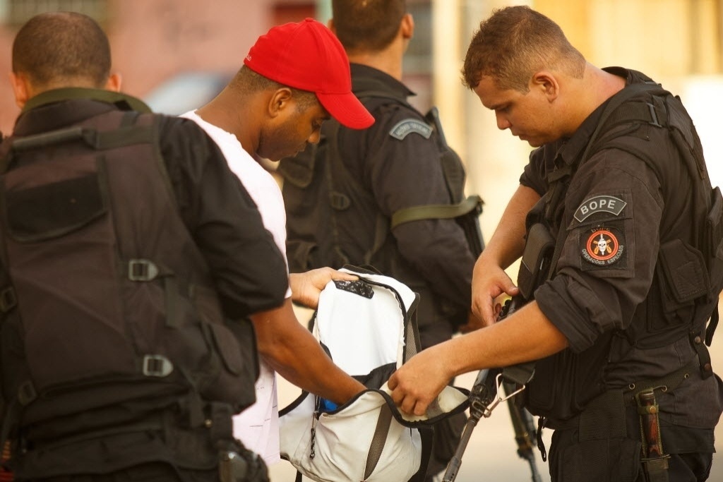 Em 20 minutos, Bope ocupa favelas da Vila Kennedy e da Metral, no Rio ...