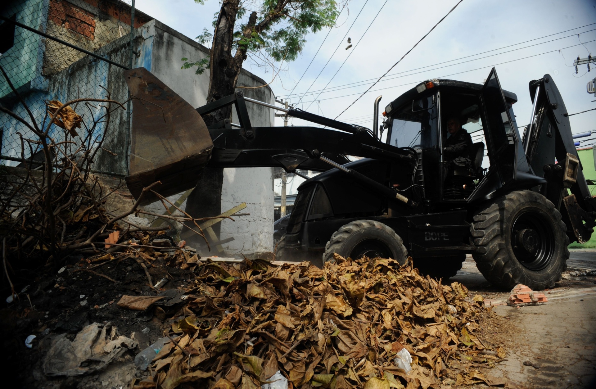 Em 20 minutos, Bope ocupa favelas da Vila Kennedy e da Metral, no Rio ...