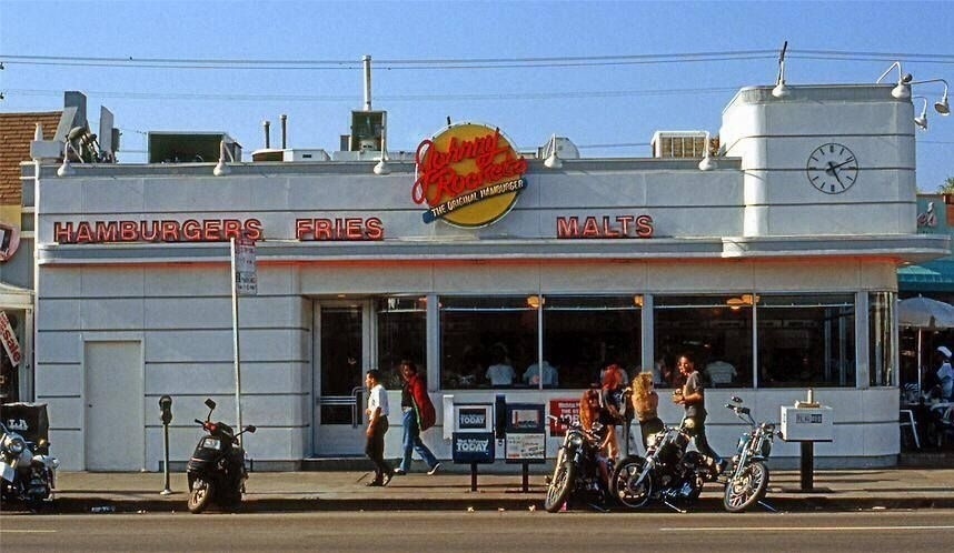 Hamburgueria Johnny Rockets, com jukebox nas mesas, quer mais lojas no ...