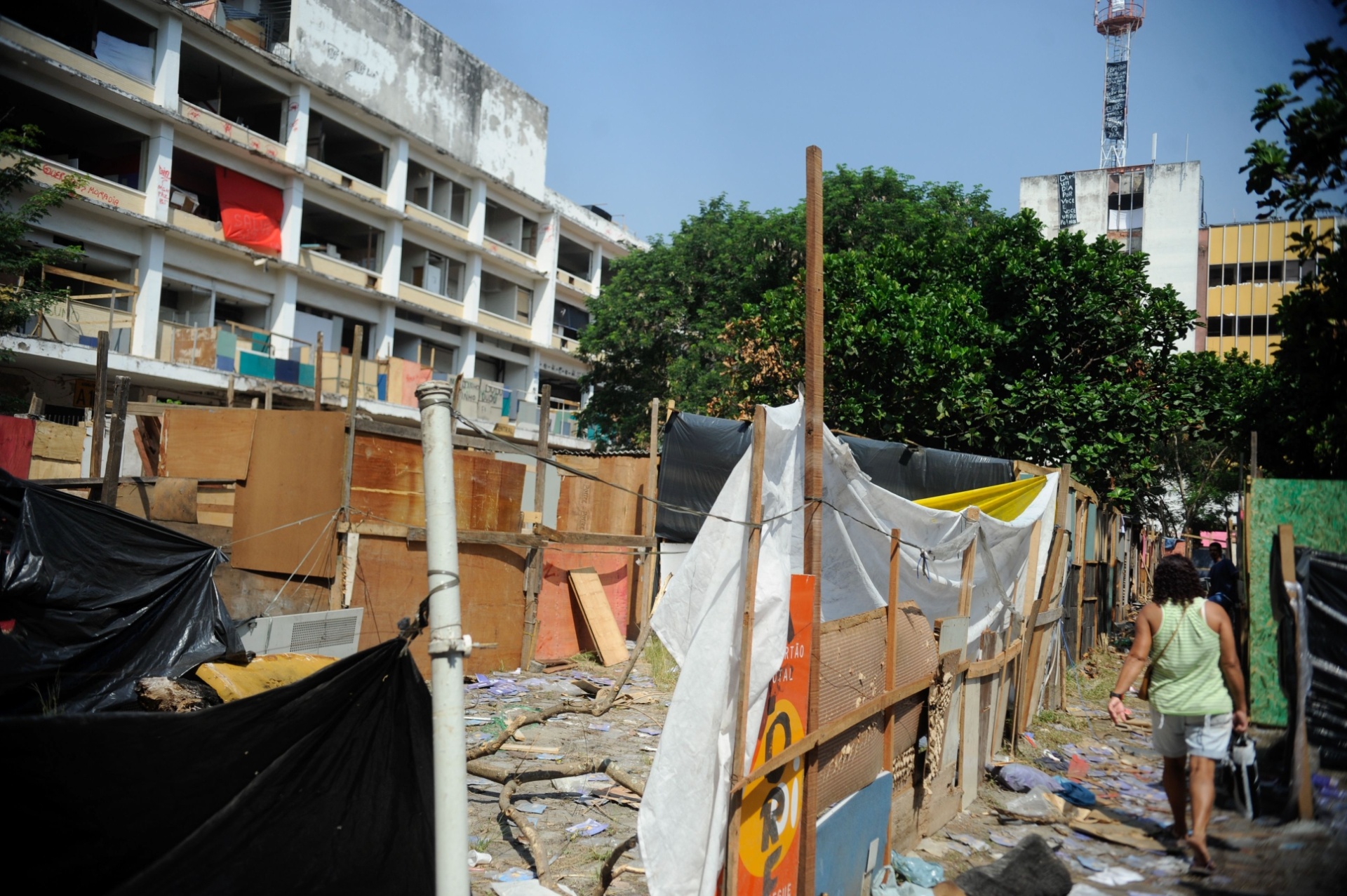 Fotos: Desocupação da "favela da Telerj" tem confronto no Rio de ...