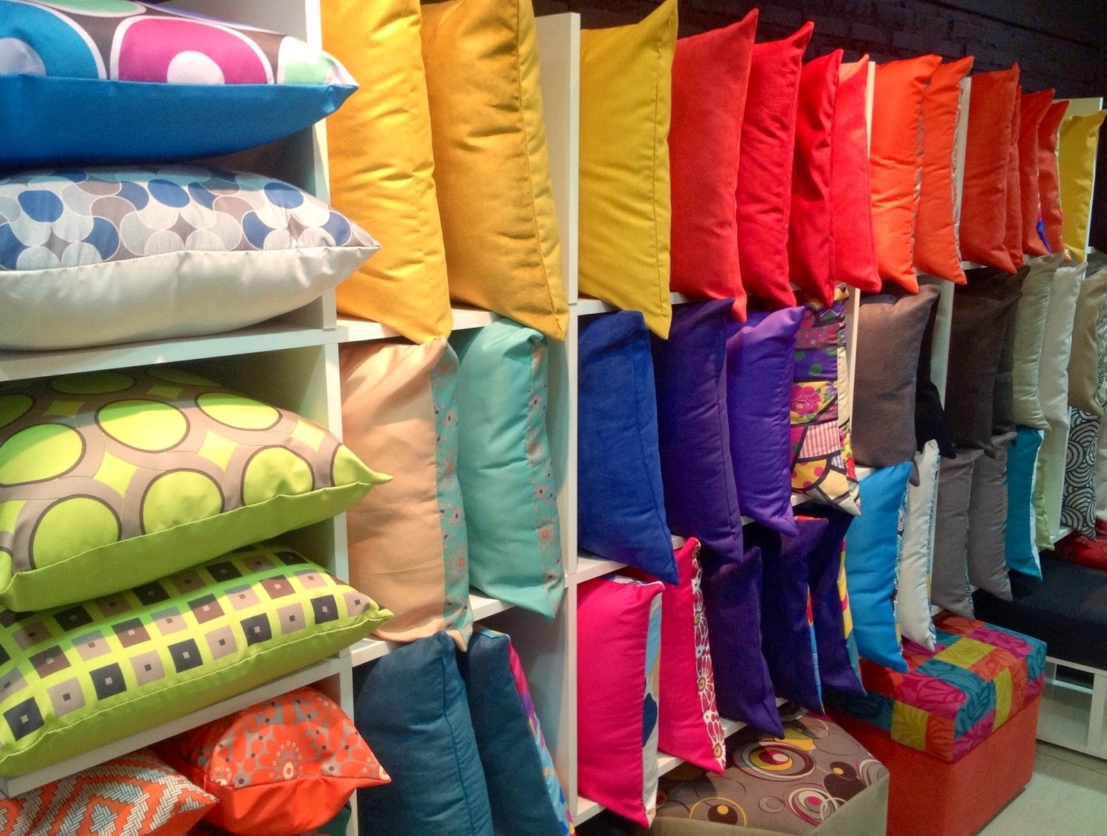 Fotos: Veja almofadas coloridas - 10/04/2014 - UOL Economia