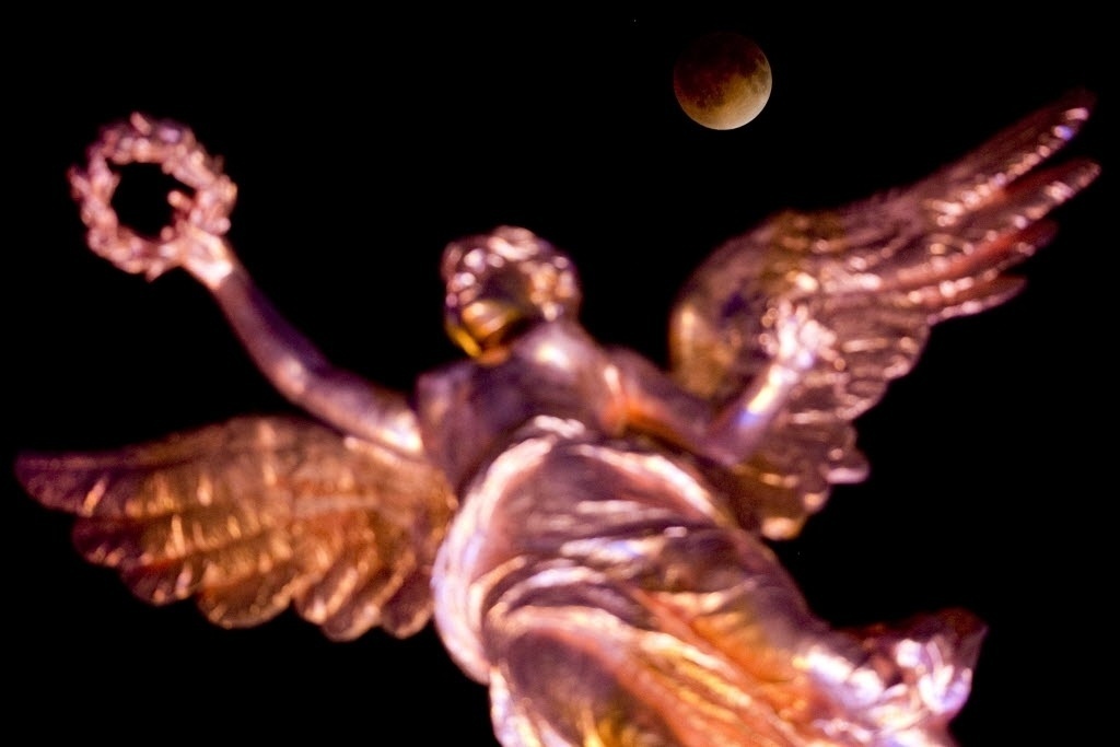 Fotos: Fenômeno da "lua de sangue" é visto pelo mundo - 15/04/2014 ...