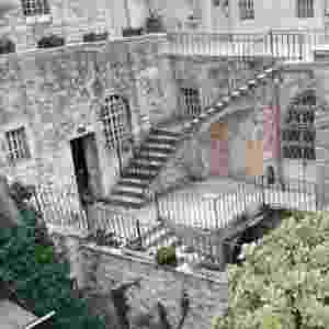 Terra da árvore usada para a cruz de Jesus enfrenta abandono e ...