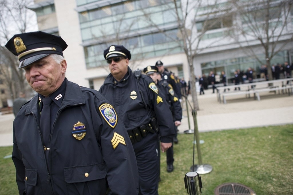 Fotos: Homenagens marcam um ano do atentado à Maratona de Boston - 14 ...