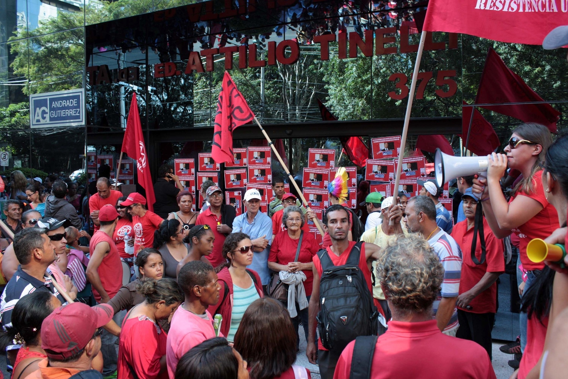 Fotos: Sem-teto e sem-terra fazem protestos em São Paulo - 08/05/2014 ...