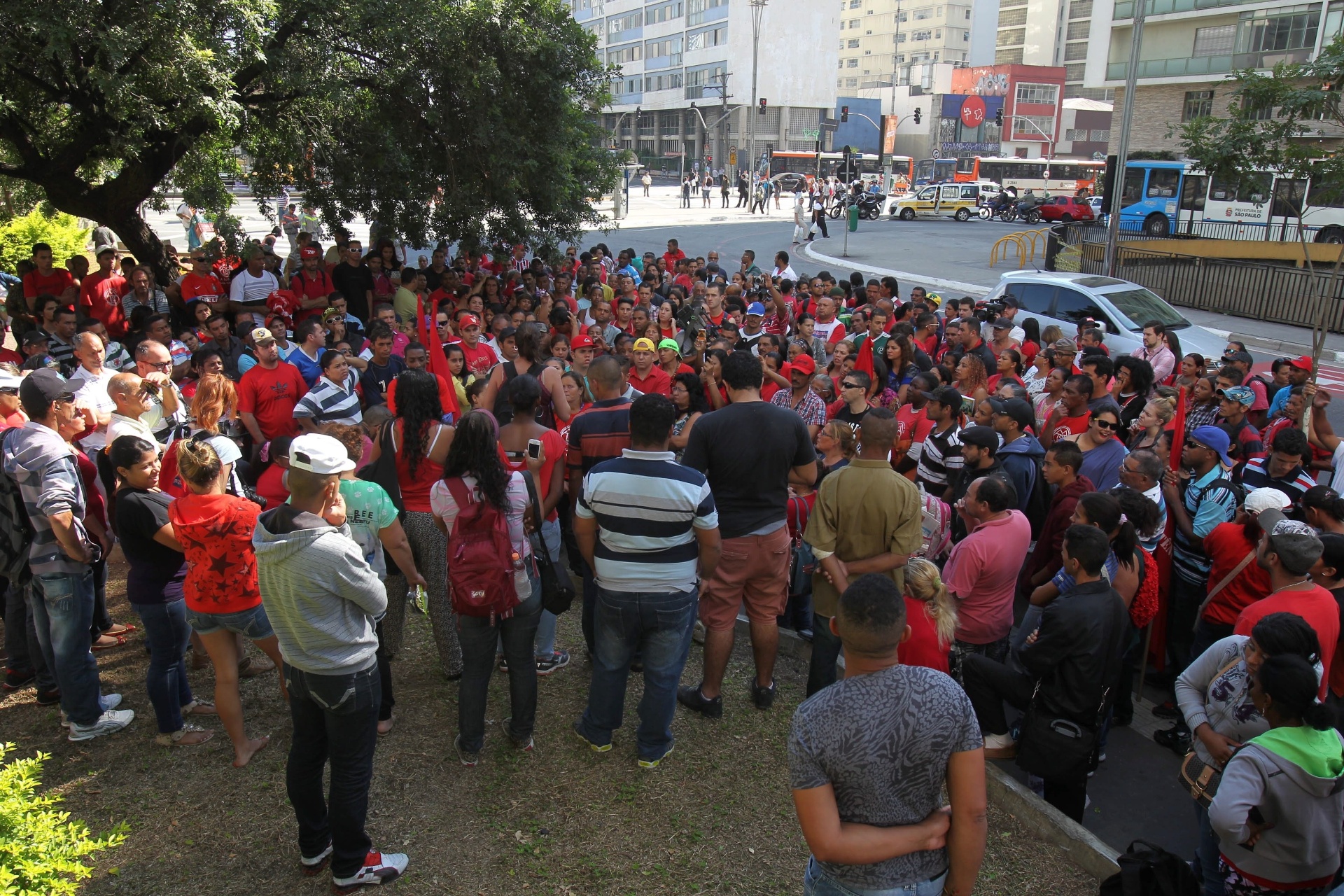 Antes de inaugurar Itaquerão, Dilma se reúne com movimento sem-teto ...