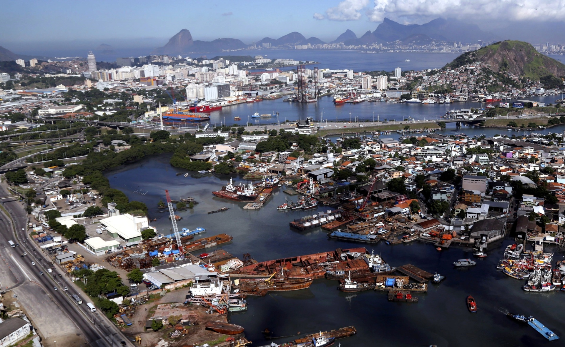 Fotos: Poluição nas águas do Rio de Janeiro - 03/06/2014 - UOL Notícias