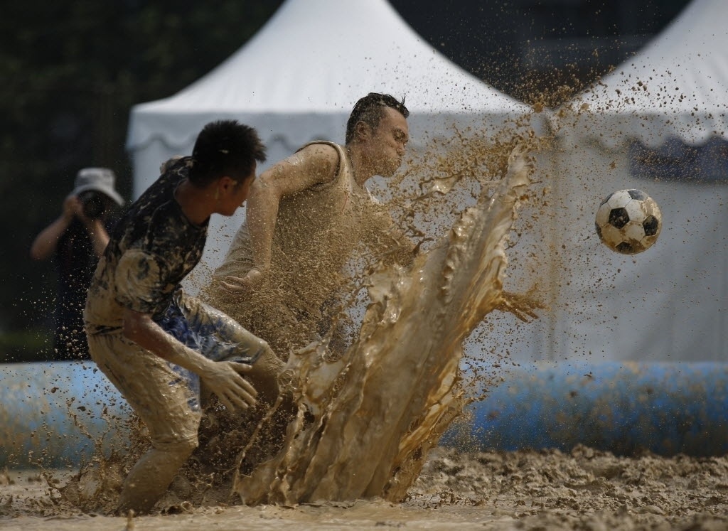 Fotos: China celebra Copa do Mundo com futebol na lama - 26/06/2014 ...