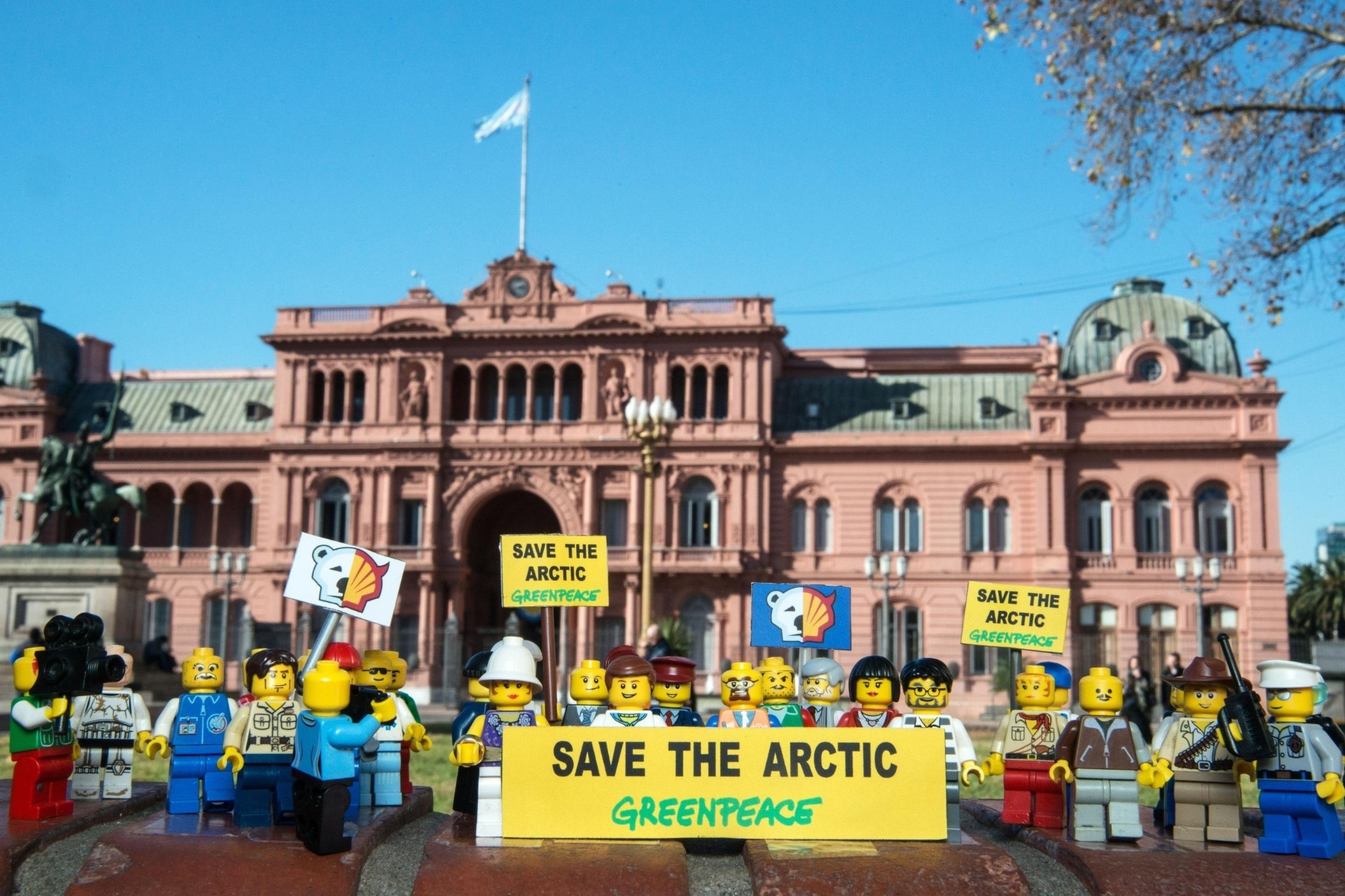 Fotos: Greenpeace usa peças de Lego em protesto contra Shell - 06/07 ...