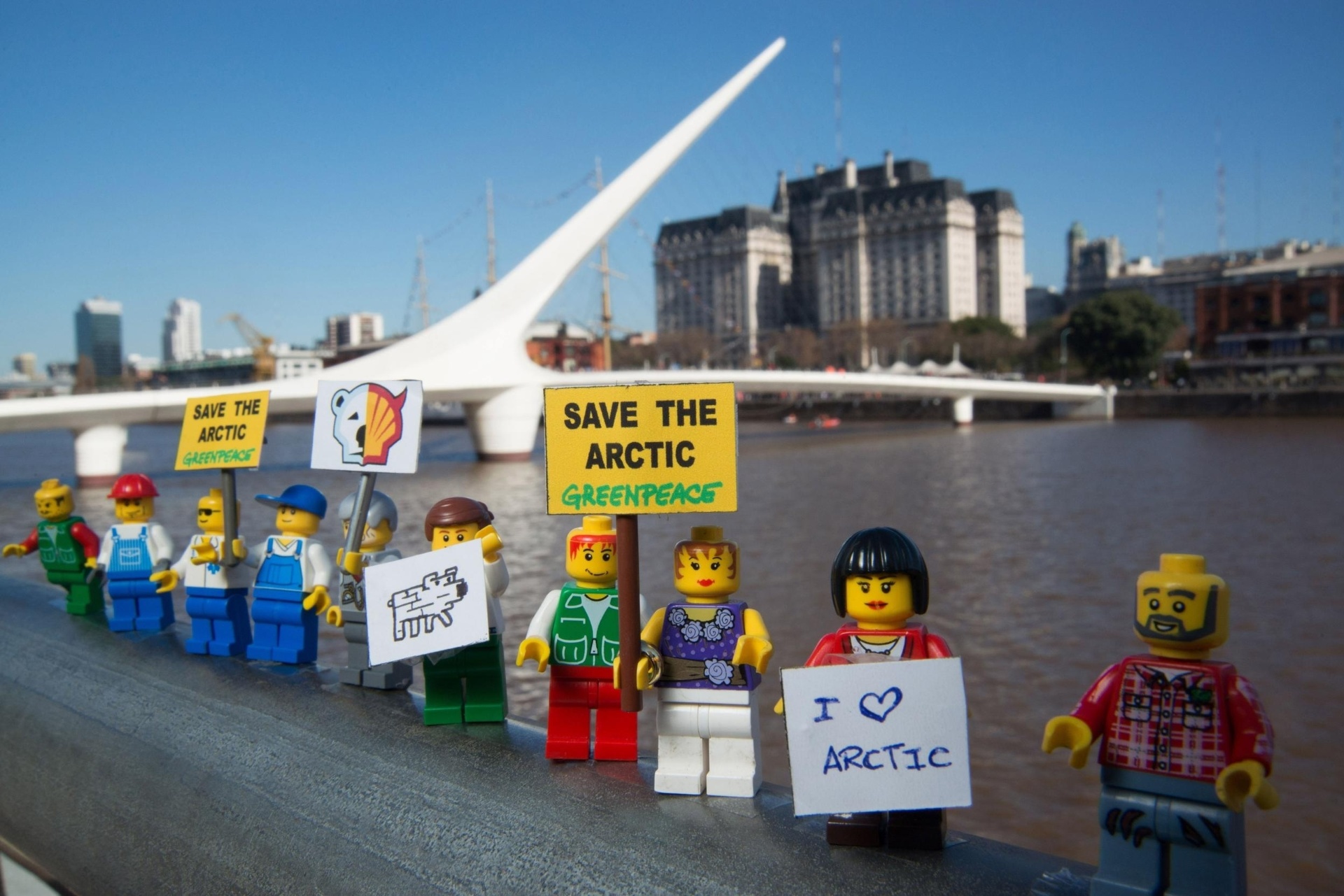 Fotos: Greenpeace usa peças de Lego em protesto contra Shell - 06/07 ...
