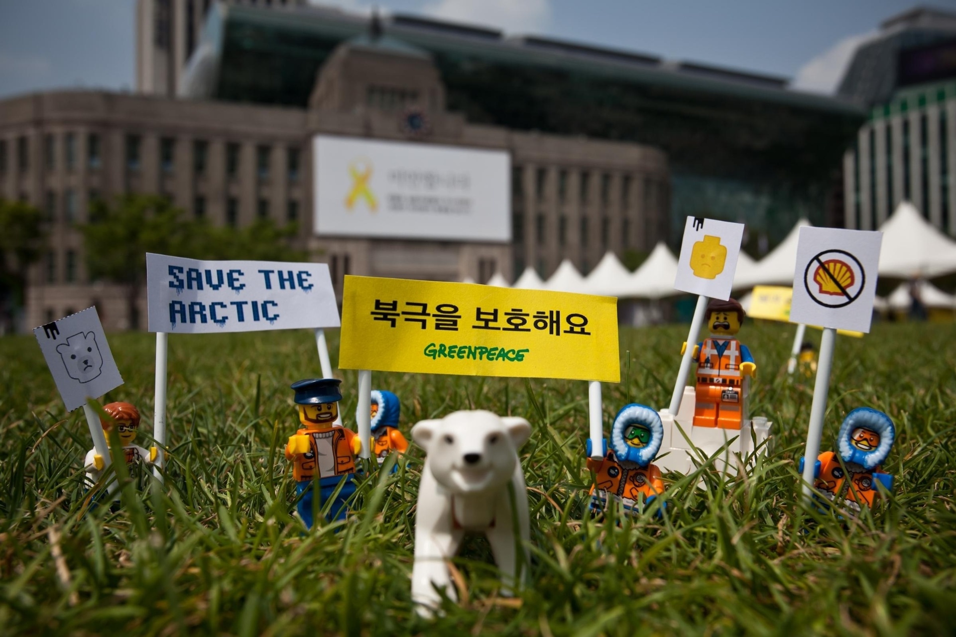 Fotos: Greenpeace usa peças de Lego em protesto contra Shell - 06/07 ...