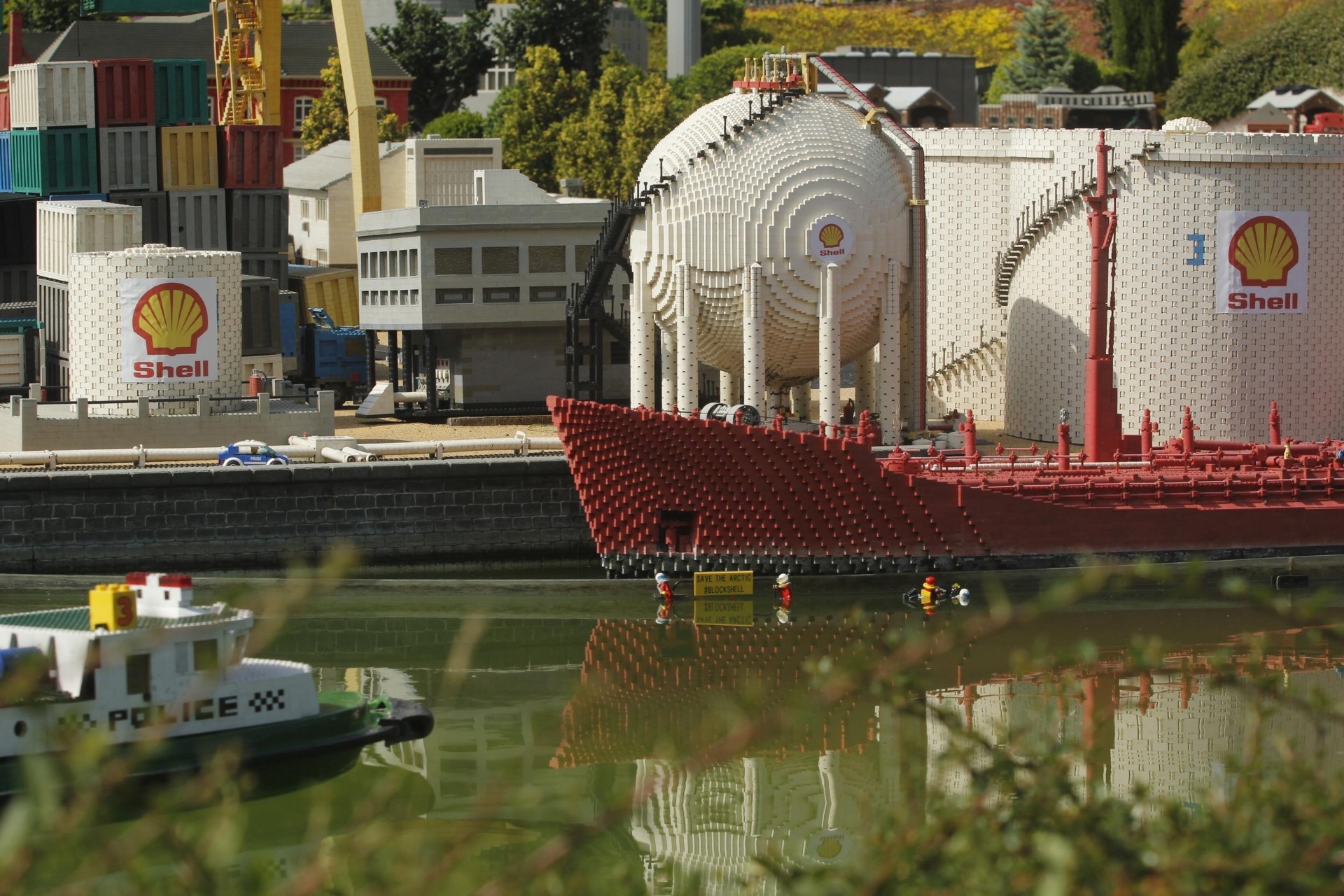 Fotos: Greenpeace usa peças de Lego em protesto contra Shell - 06/07 ...
