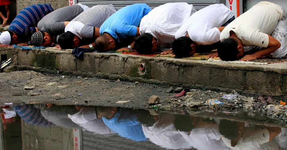 Muçulmanos pelo mundo celebram Ramadã; veja imagens - Fotos - UOL Notícias