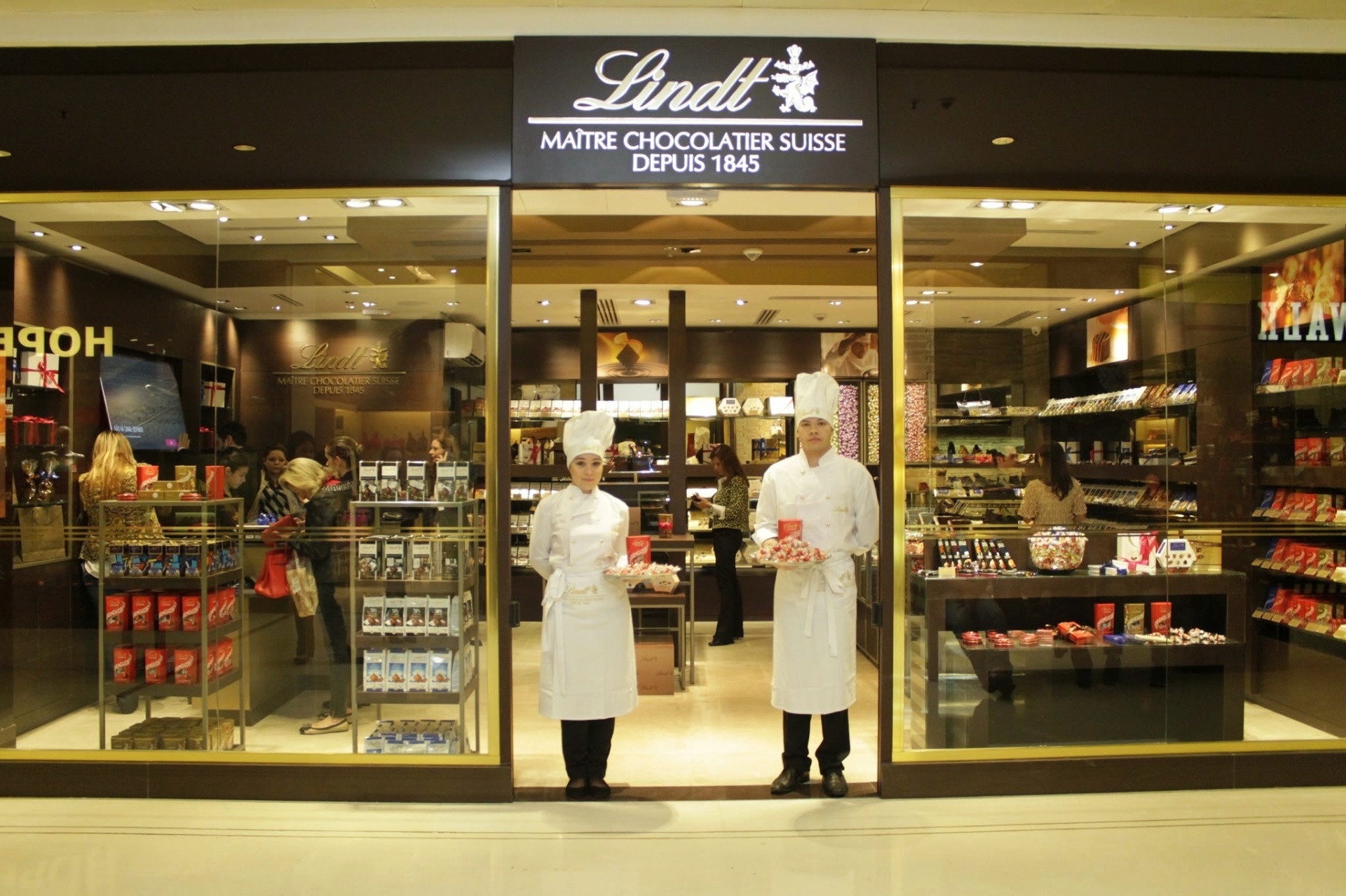 Fotos: Conheça a primeira loja da Lindt no Brasil - 25/07/2014 - UOL ...