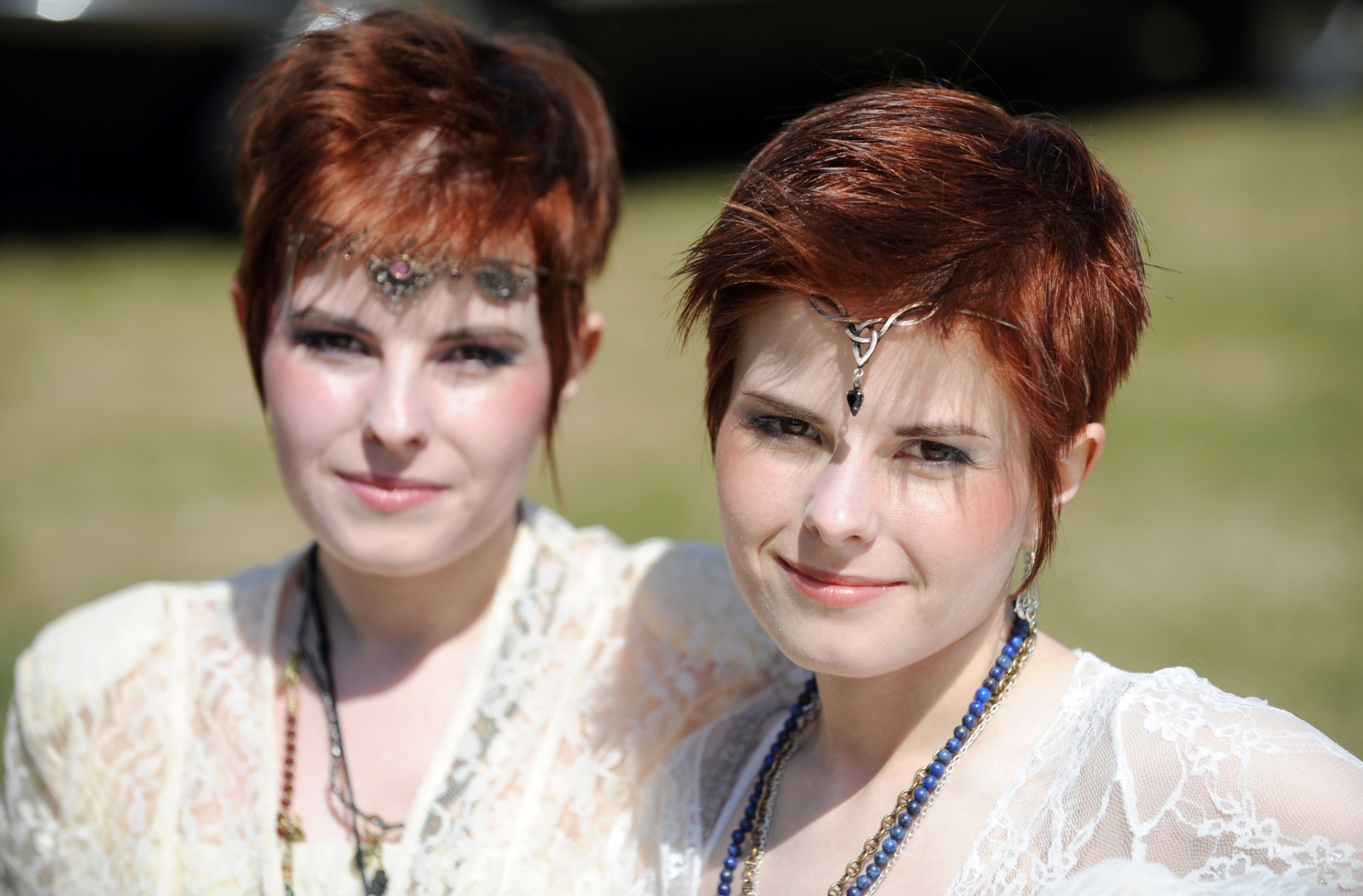 Trigêmeas são tão idênticas que moram, se exercitam, comem e trabalham ...