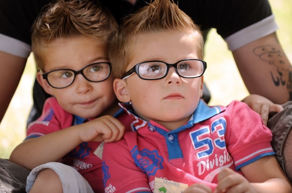 Trigêmeas são tão idênticas que moram, se exercitam, comem e trabalham ...