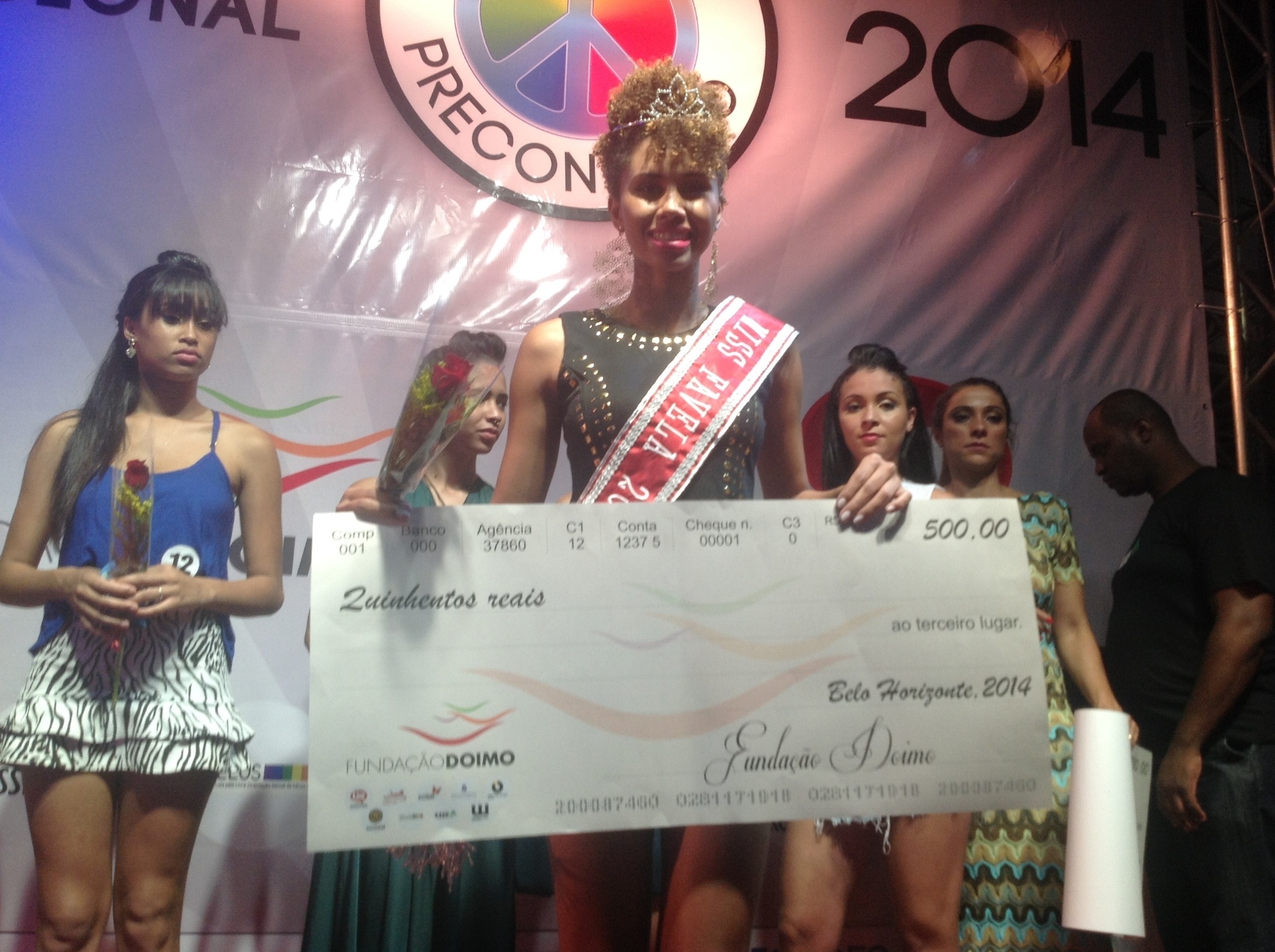 Fotos: Candidatas desfilam no Miss Favela 2014 - 28/09/2014 - UOL Notícias