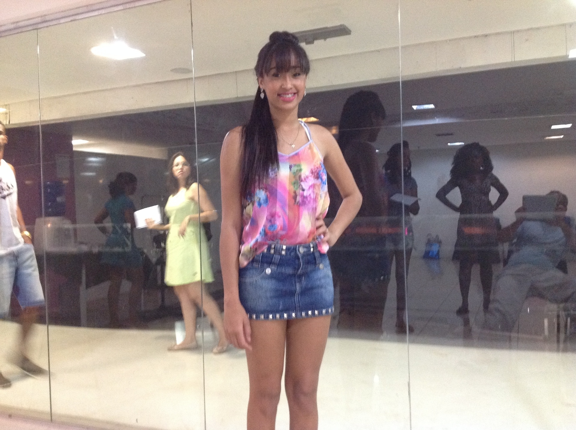 Fotos: Candidatas desfilam no Miss Favela 2014 - 28/09/2014 - UOL Notícias