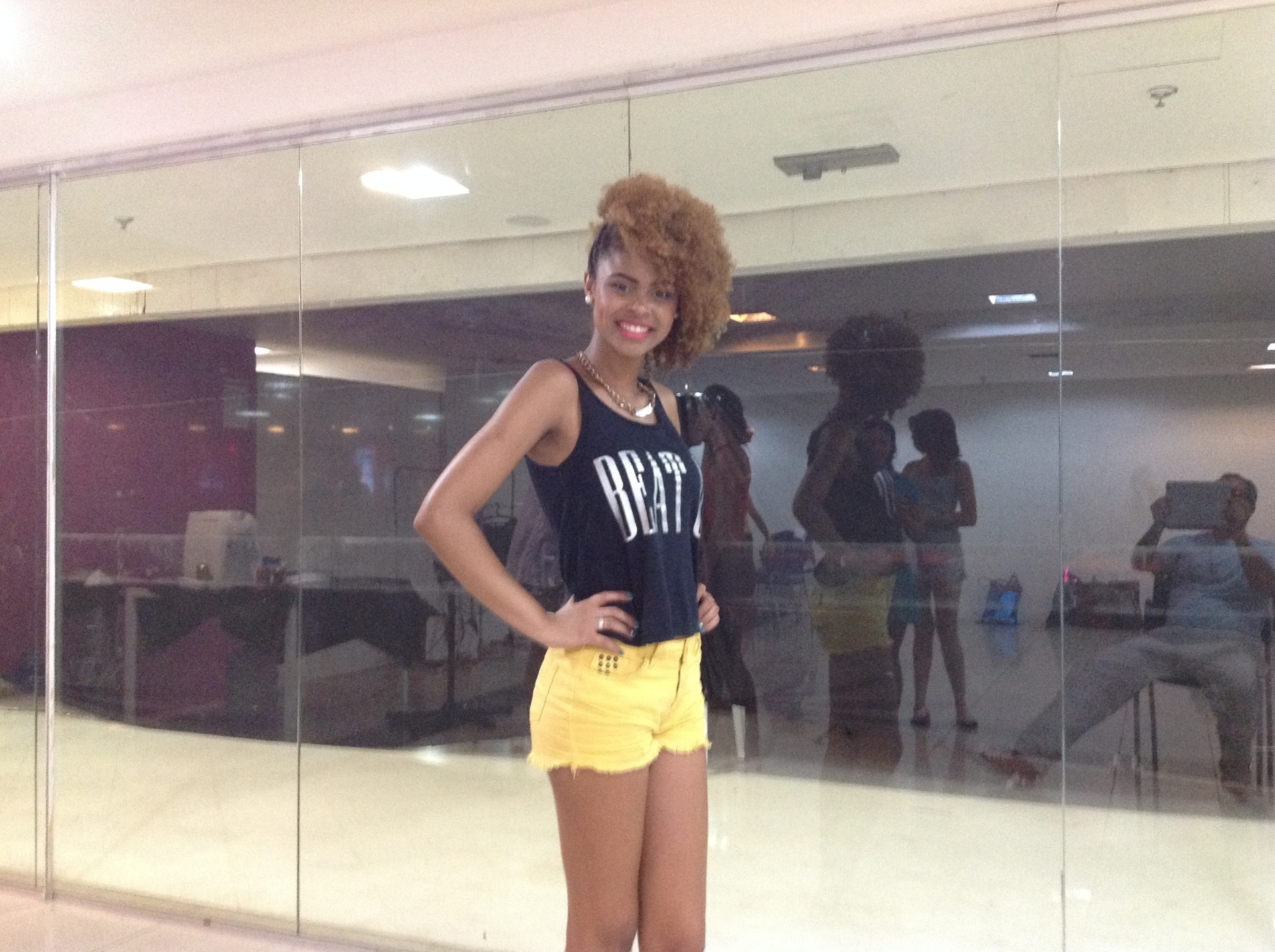 Fotos: Candidatas desfilam no Miss Favela 2014 - 28/09/2014 - UOL Notícias