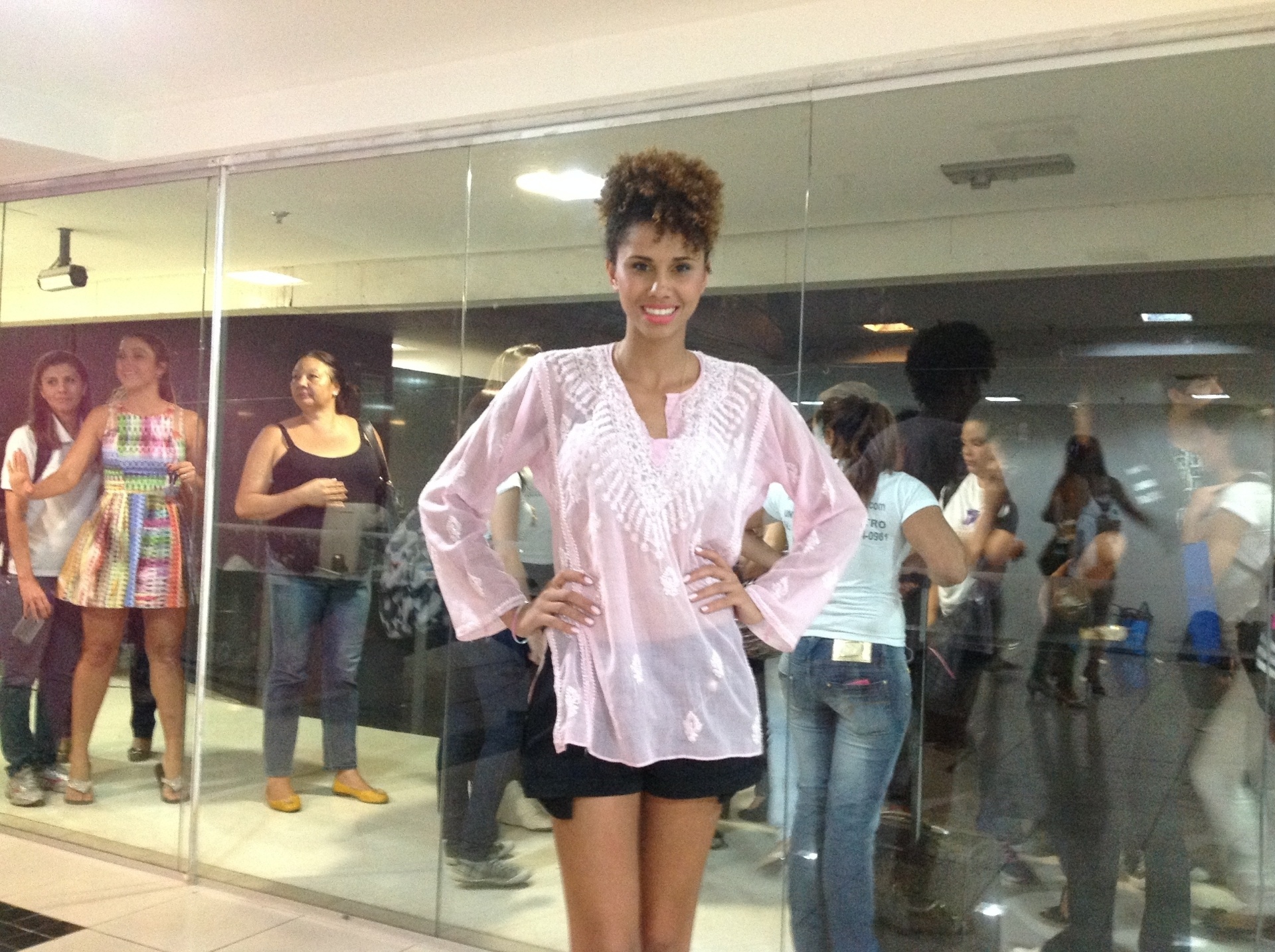 Fotos: Candidatas desfilam no Miss Favela 2014 - 28/09/2014 - UOL Notícias