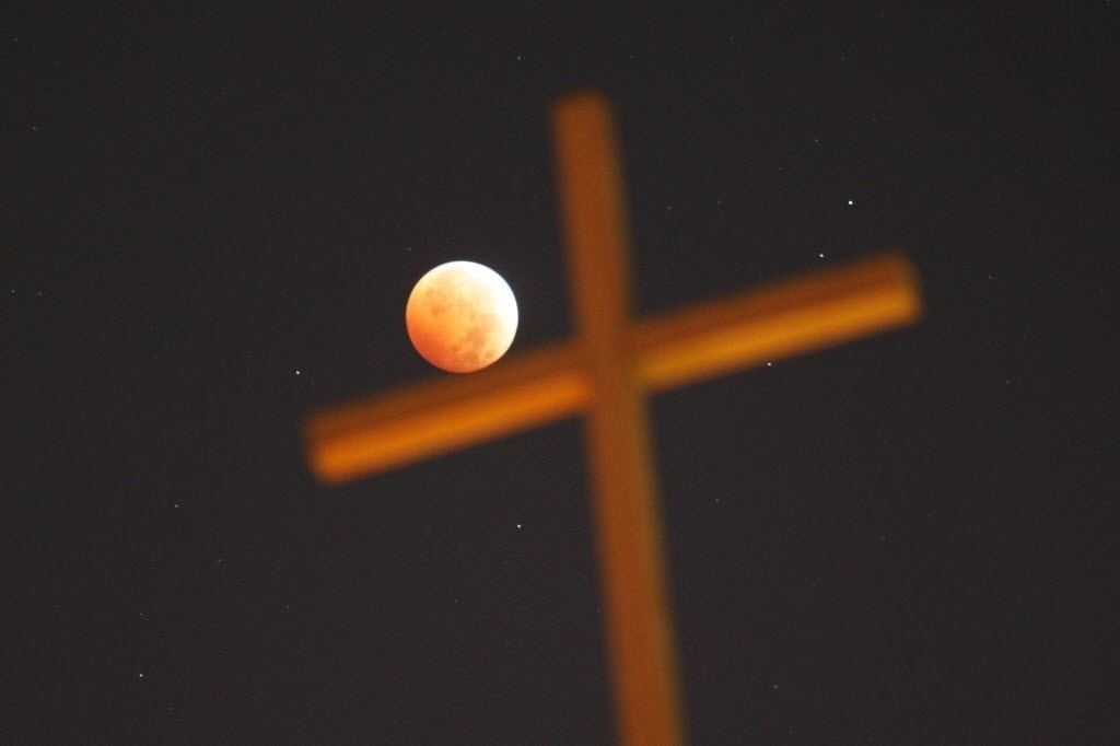 Fotos: Fenômeno da "lua de sangue" é visto pelo mundo - 15/04/2014 ...