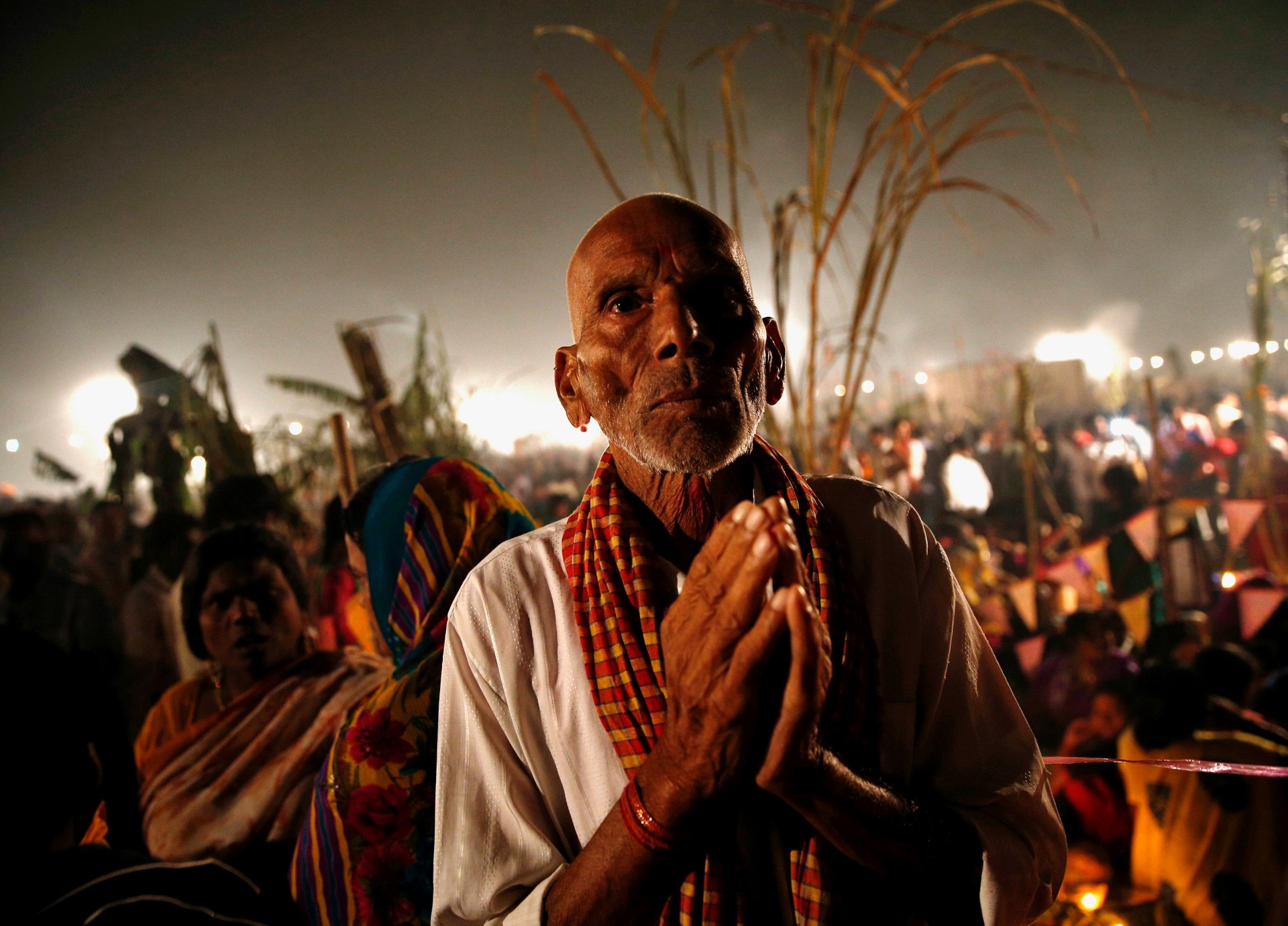Fotos: Indianos realizam ritual religioso na água - 30/10/2014 - UOL ...