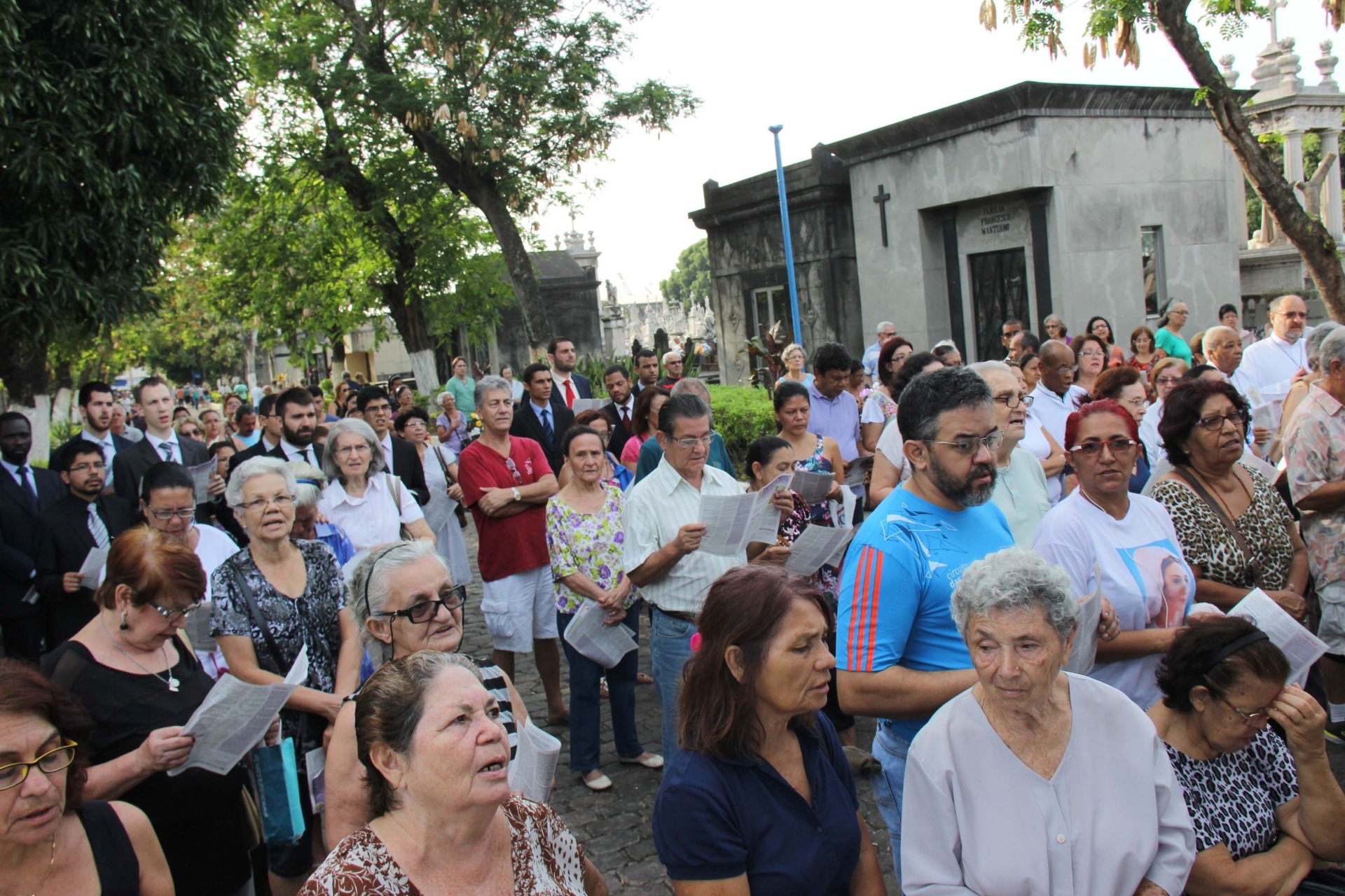 Fotos: Dia de Finados no Brasil e no mundo - 01/11/2014 - UOL Notícias