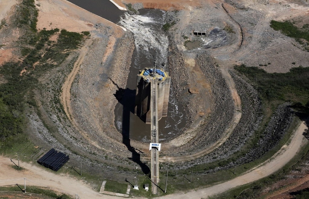 Fotos: Estiagem: imagens aéreas exibem seca nas represas brasileiras ...