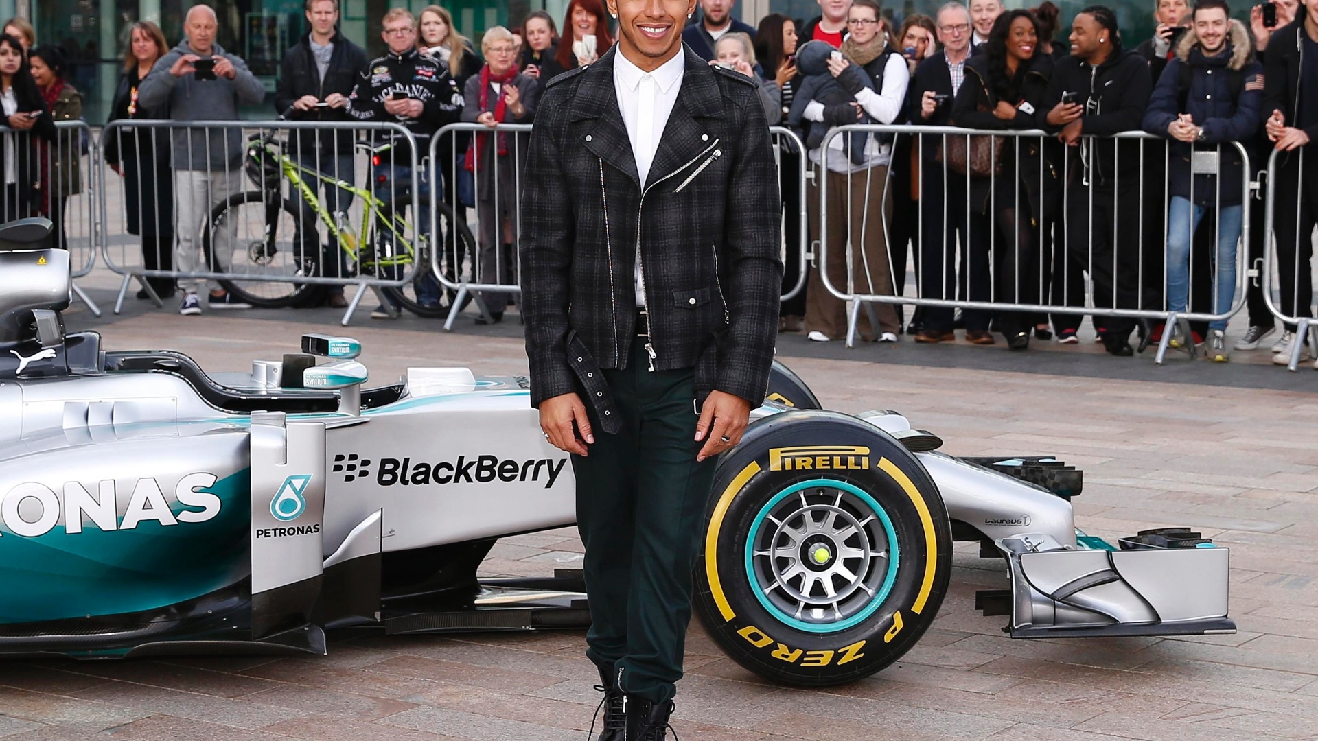 Hamilton diz ver renovação de contrato com a Mercedes como mera ...