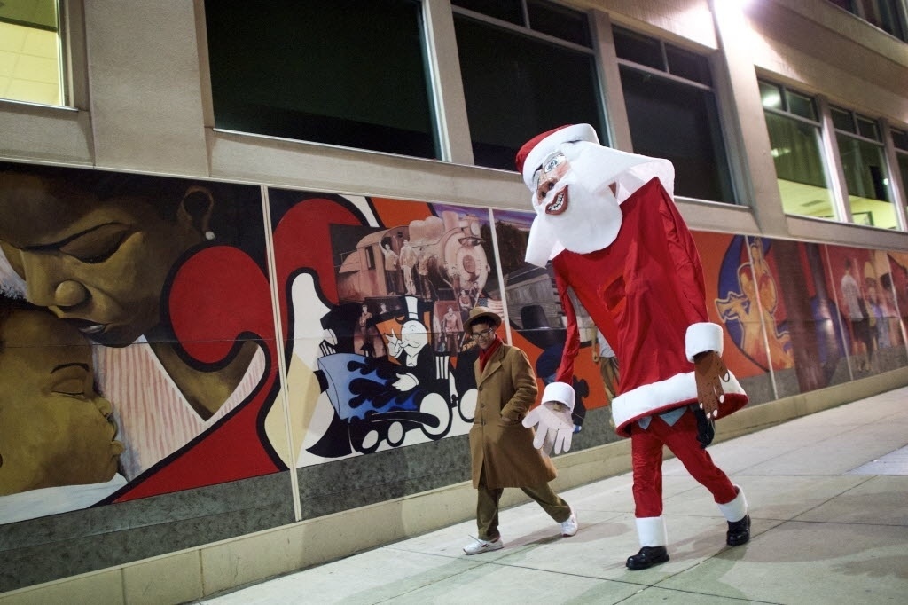 Fotos: Não é só presente! Conheça estes Papais Noéis multitarefas - 02 ...