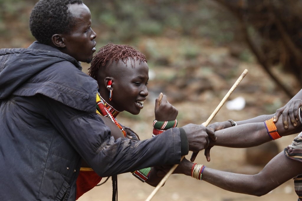 Fotos: Meninas da etnia Pokot passam por ritual de maioridade e já saem ...