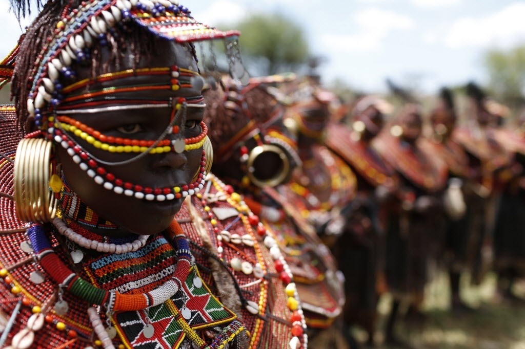 Fotos: Meninas da etnia Pokot passam por ritual de maioridade e já saem ...