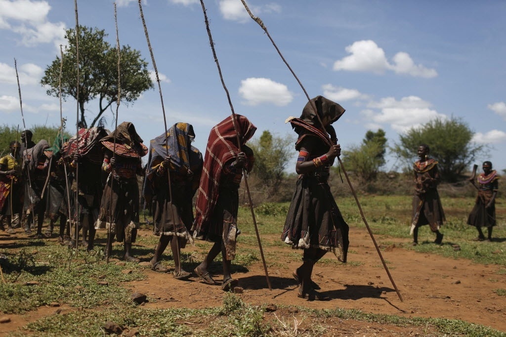 Fotos: Meninas da etnia Pokot passam por ritual de maioridade e já saem ...