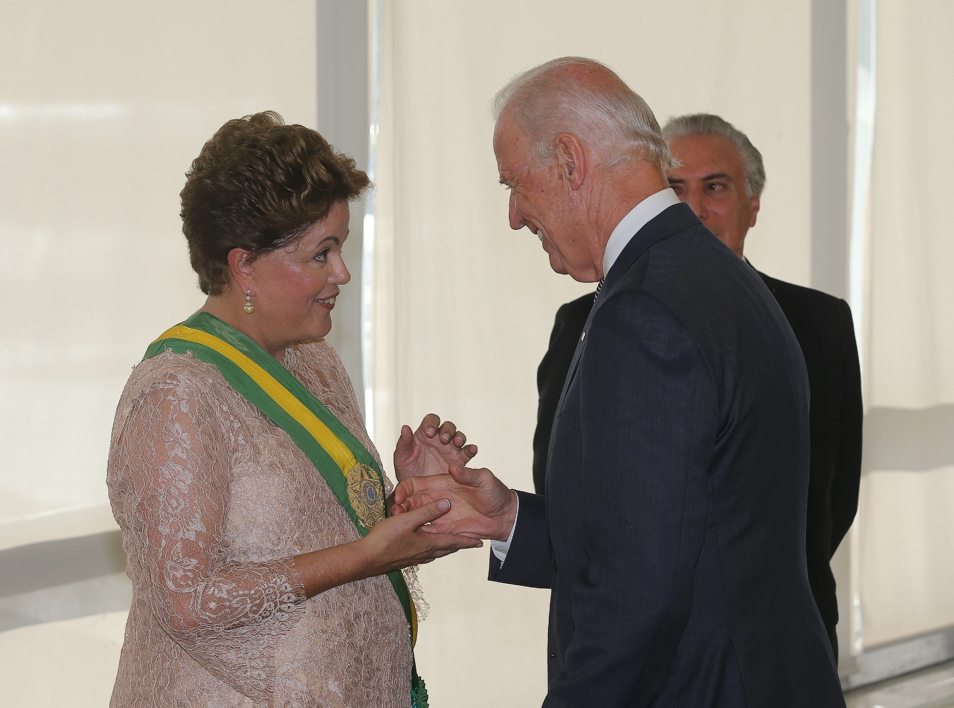 Após PT prever 30 mil pessoas, só 6.000 veem Dilma na praça dos Três ...