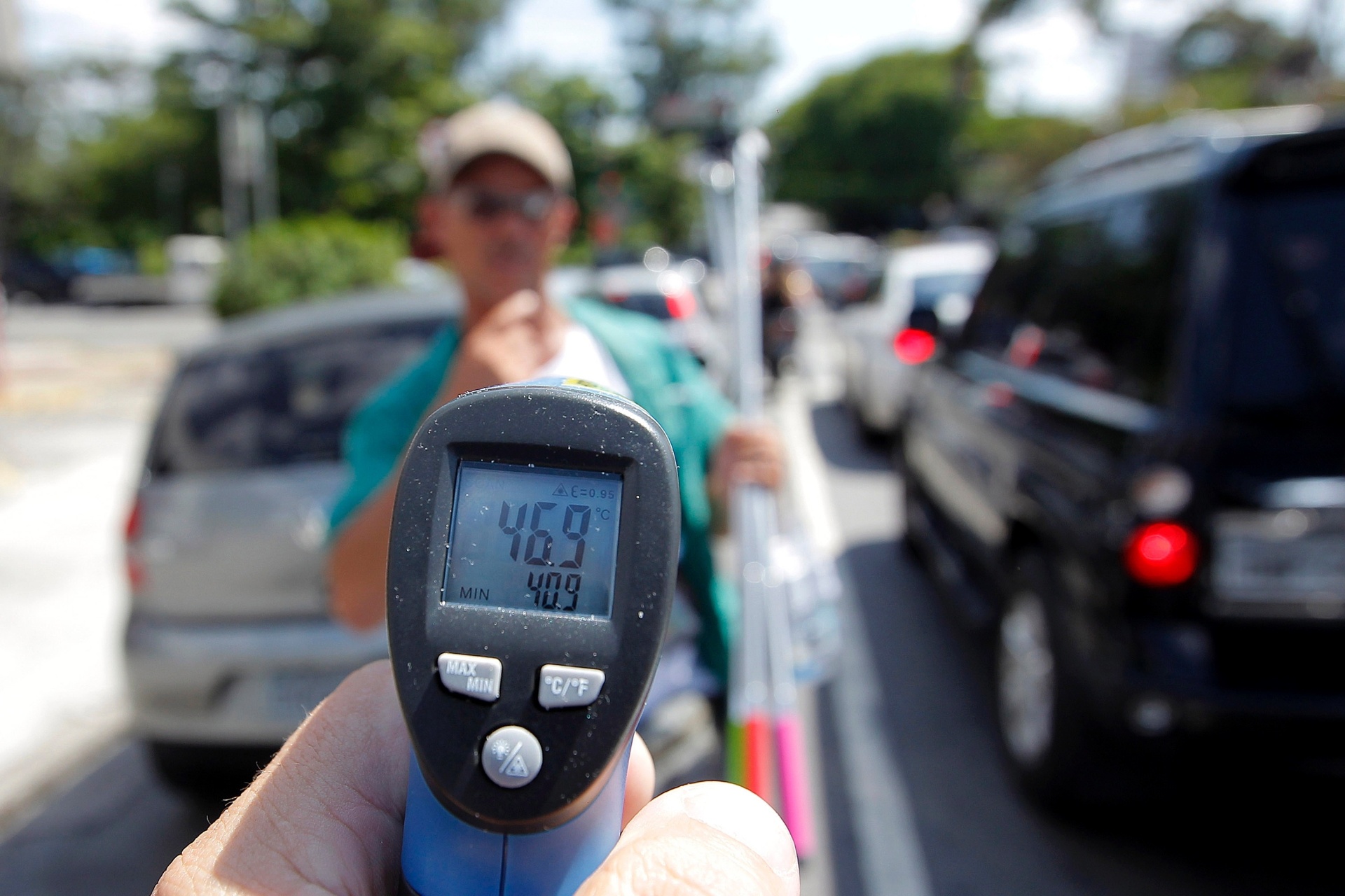 Fotos: Está com calor? Estes profissionais enfrentam diariamente as ...