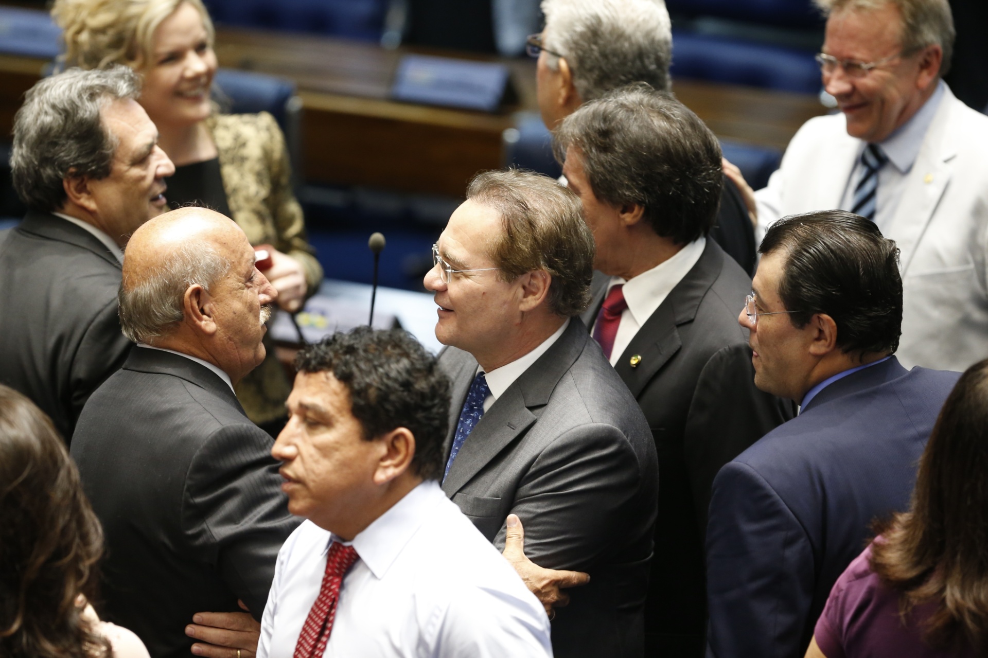 Senadores eleitos tomam posse; 22 assumem pela 1ª vez - 01/02/2015 ...