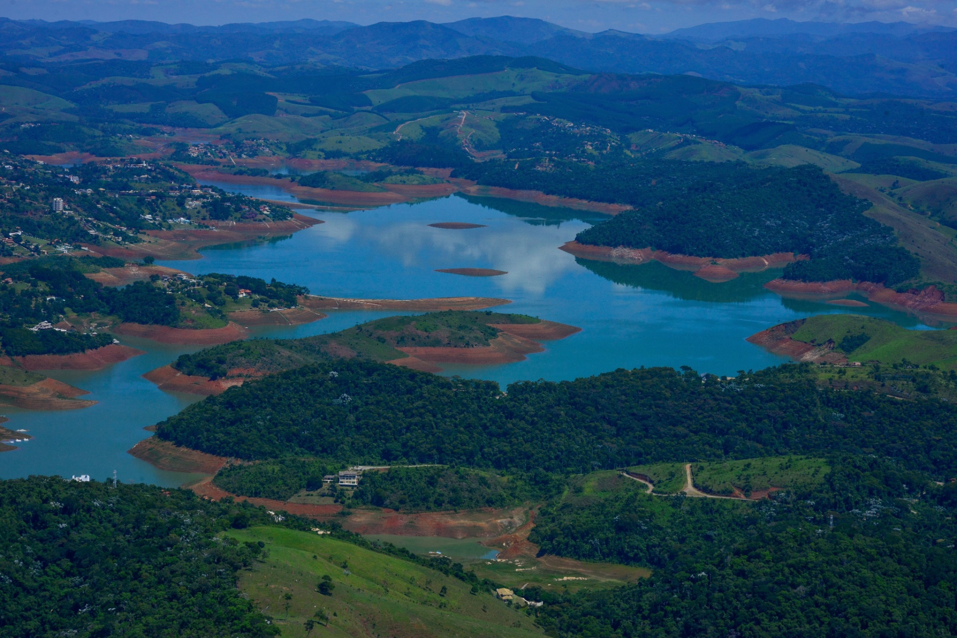 Fotos: Estiagem: imagens aéreas exibem seca nas represas brasileiras ...