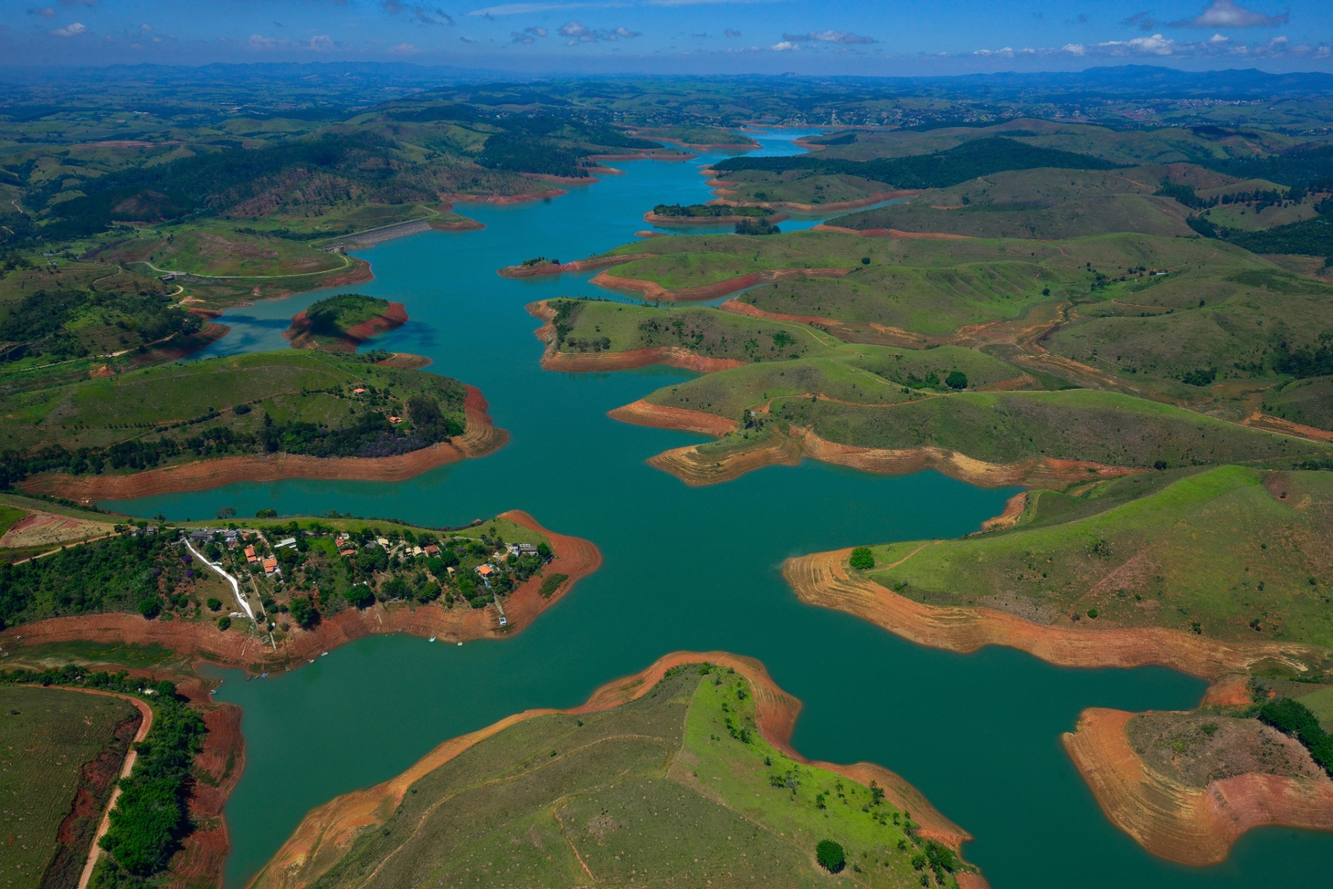Fotos: Estiagem: imagens aéreas exibem seca nas represas brasileiras ...