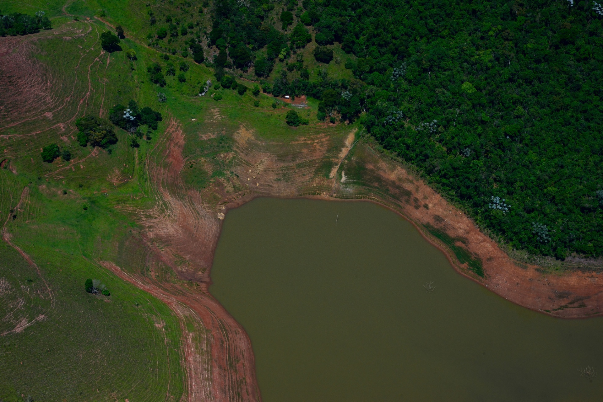 Fotos: Estiagem: imagens aéreas exibem seca nas represas brasileiras ...
