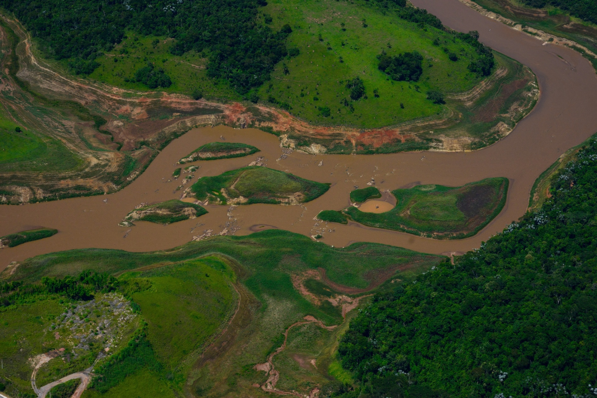 Fotos: Estiagem: imagens aéreas exibem seca nas represas brasileiras ...