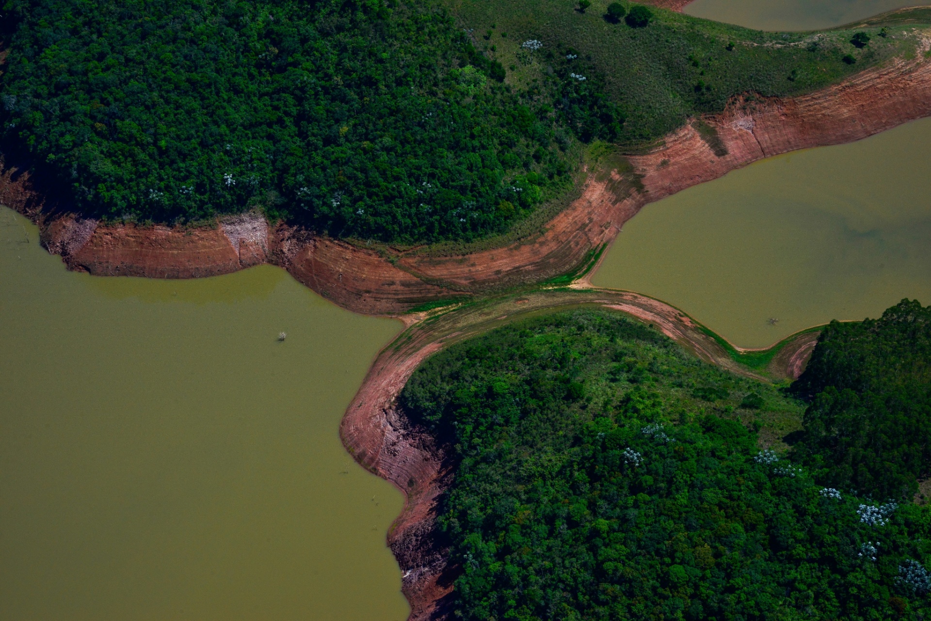 Fotos: Estiagem: imagens aéreas exibem seca nas represas brasileiras ...