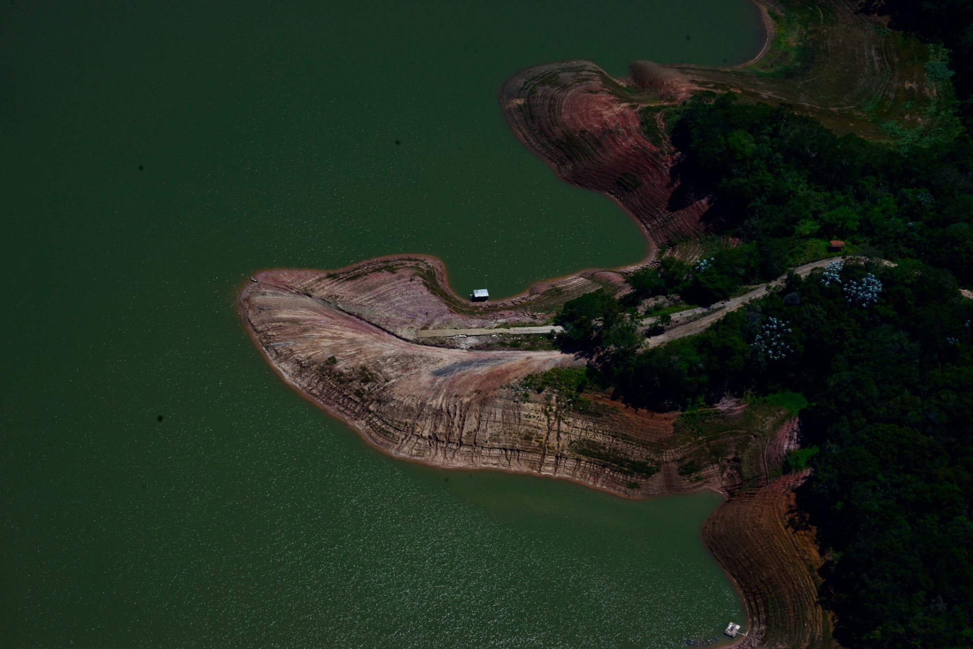 Fotos: Estiagem: imagens aéreas exibem seca nas represas brasileiras ...