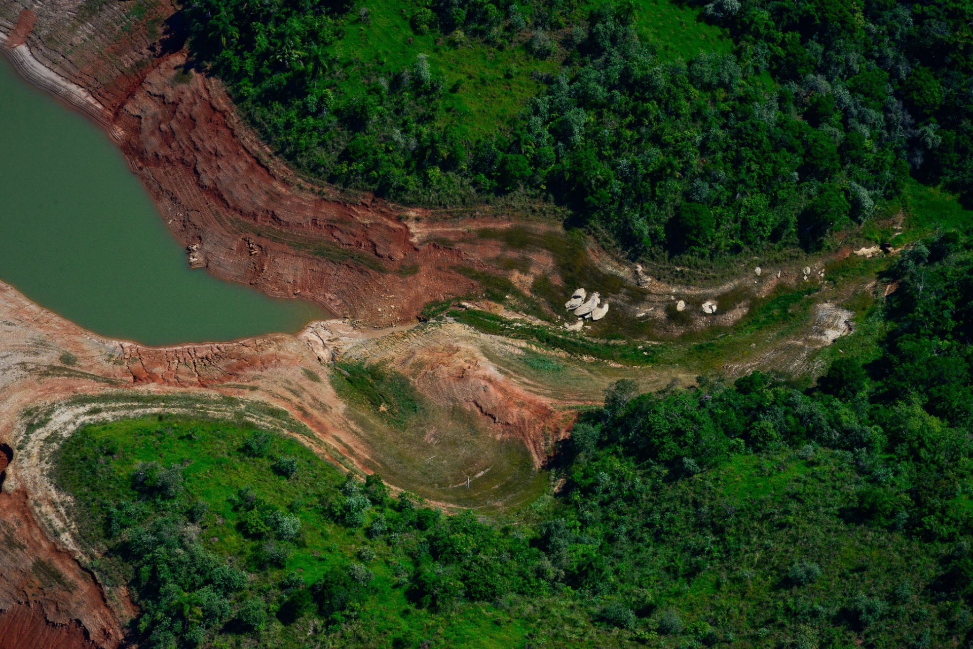 Fotos: Estiagem: imagens aéreas exibem seca nas represas brasileiras ...