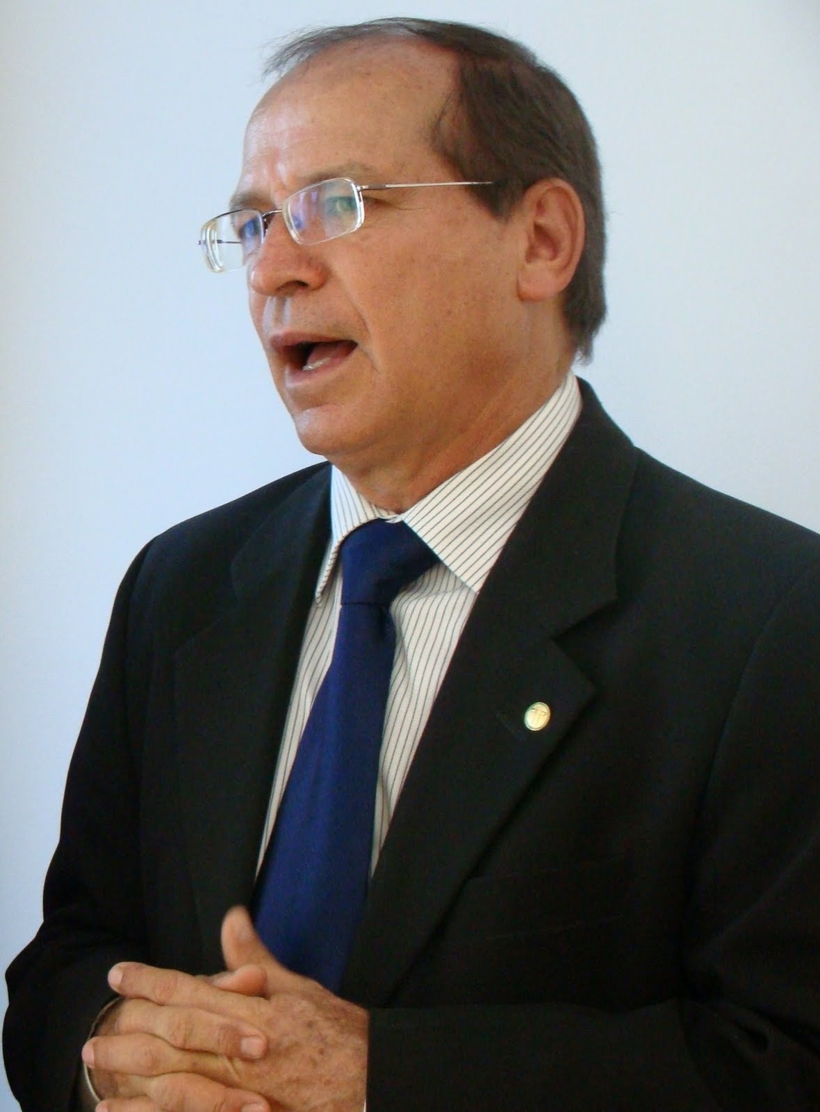 PF usa tropa de elite em operação na casa de Cunha - 15/12/2015 - UOL ...