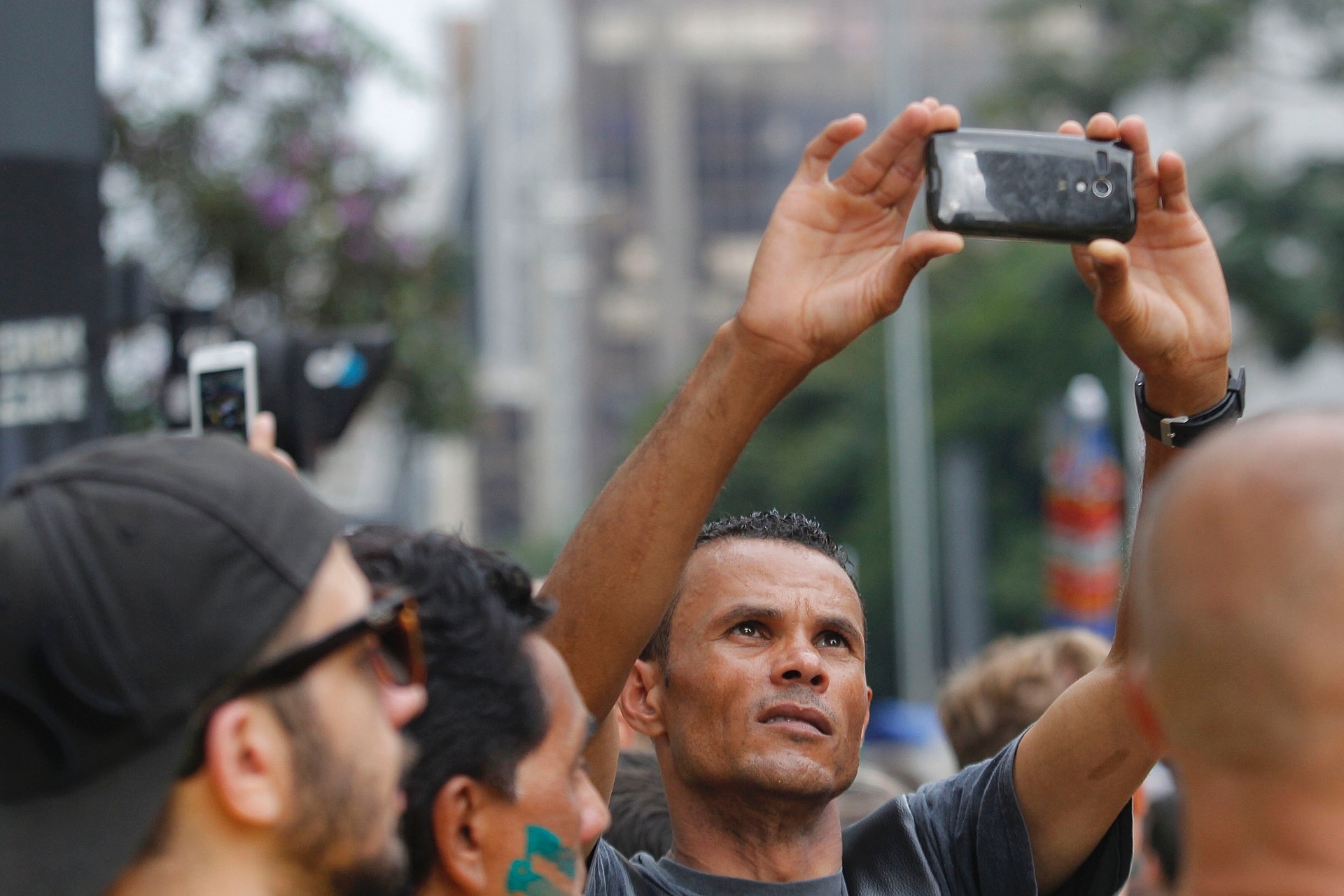 Fotos: Manifestantes aproveitam protestos do dia 15 para tirar "selfies ...