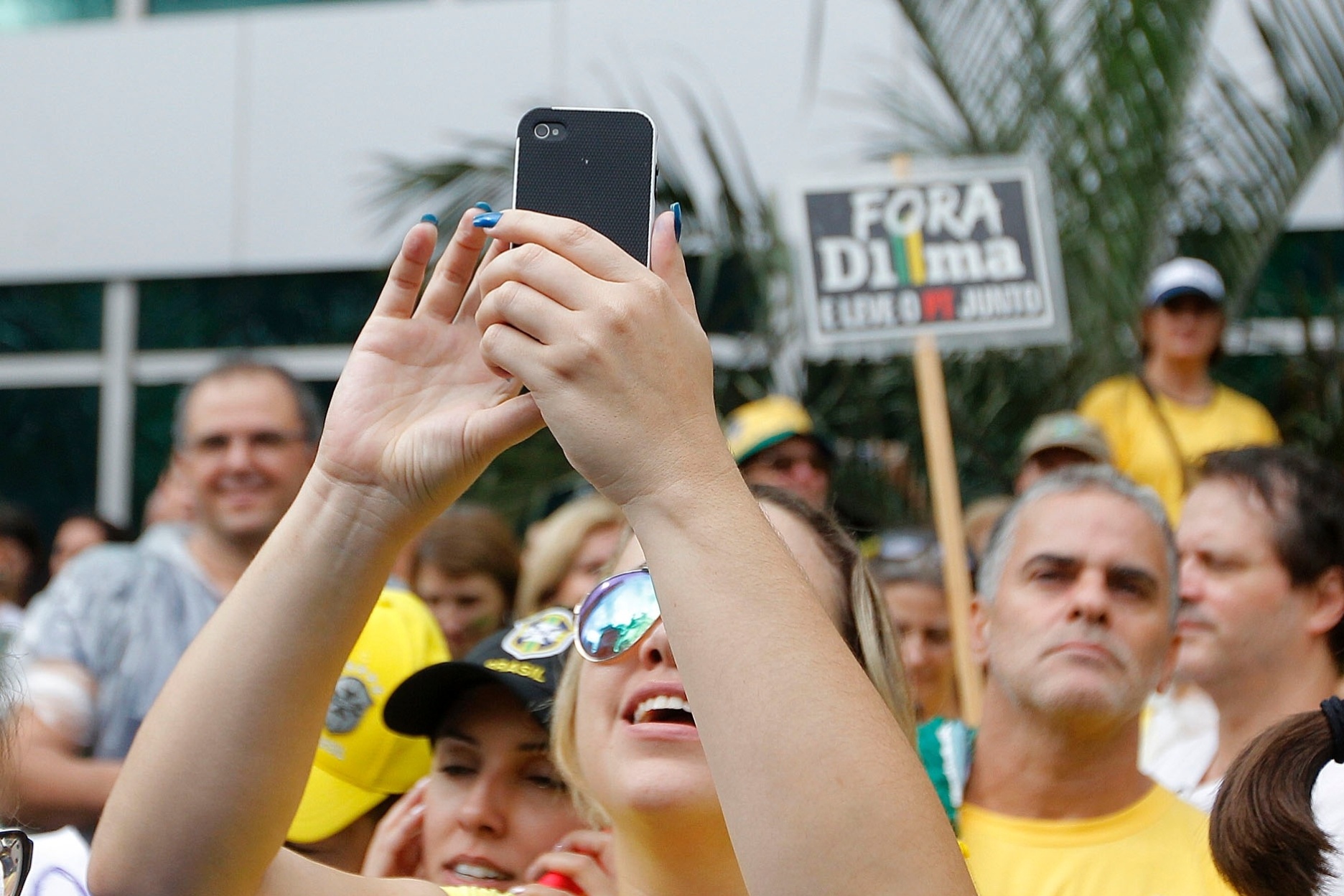 Fotos: Manifestantes aproveitam protestos do dia 15 para tirar "selfies ...